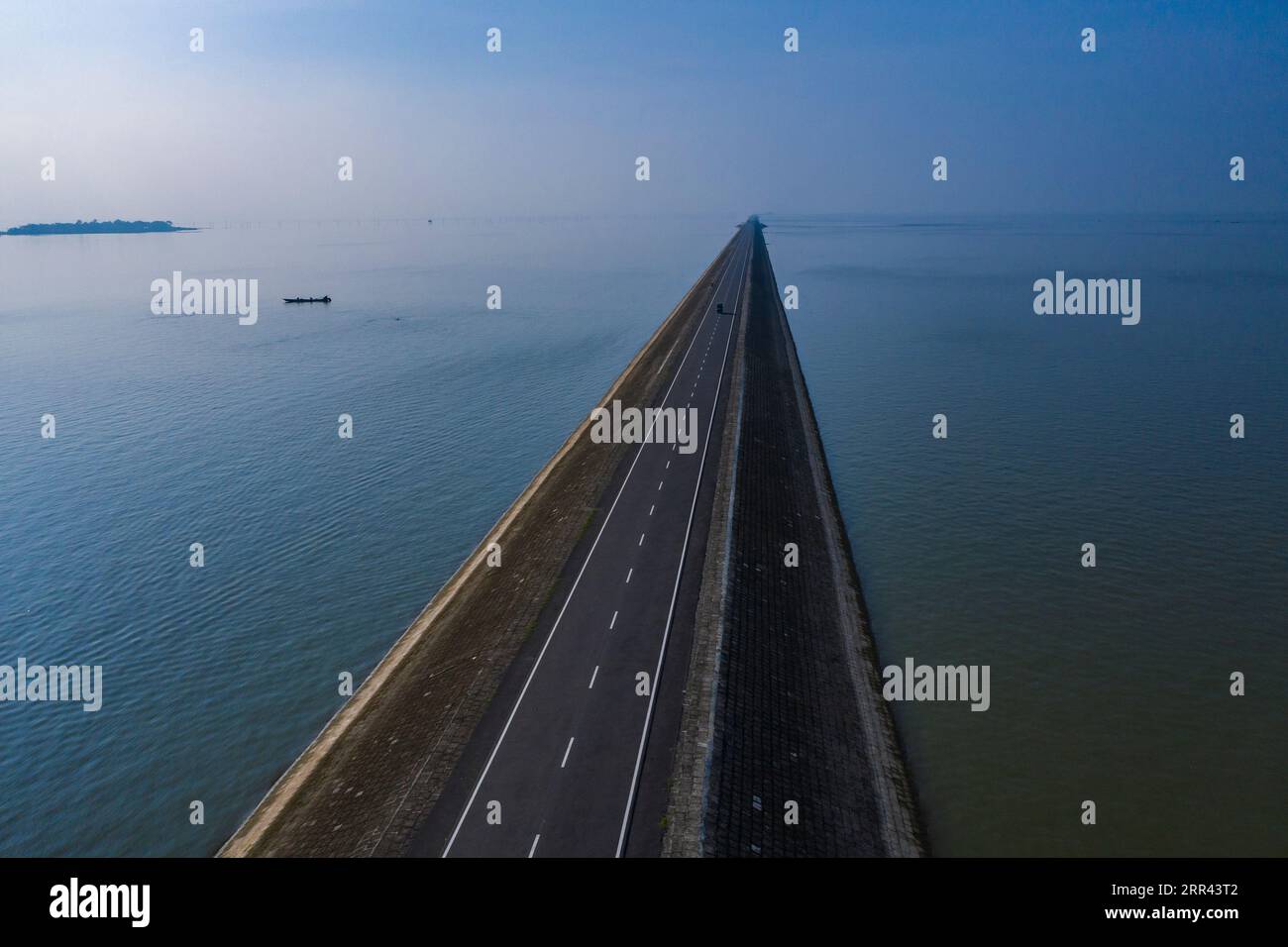 Itna-Mithamoin-Austagram all-weather road goes straight through a vast ...