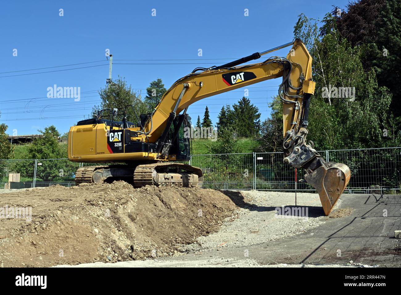 Backhoe loader house hi-res stock photography and images - Alamy