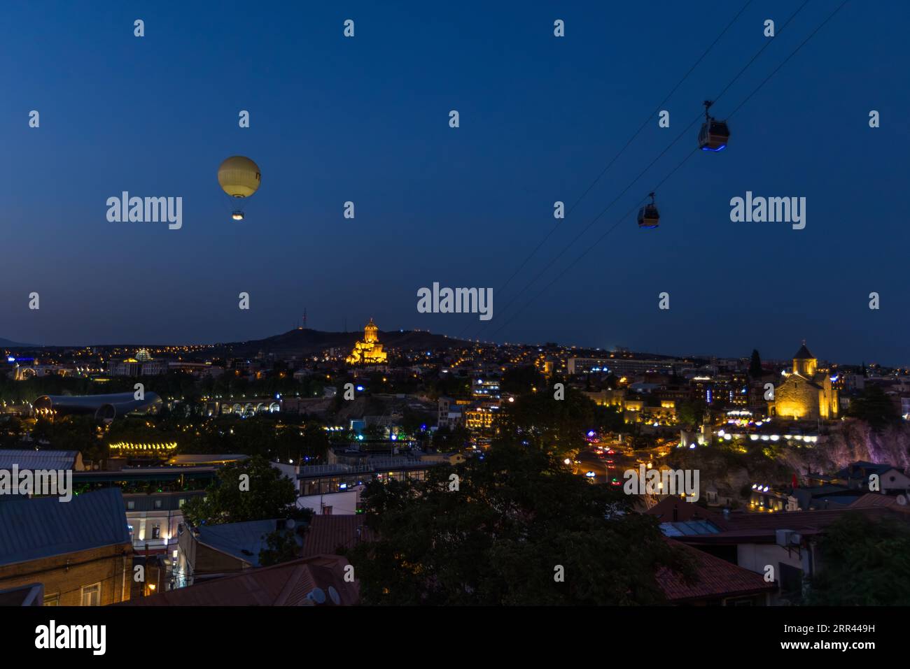 Hot air balloon top aerial hi-res stock photography and images - Alamy