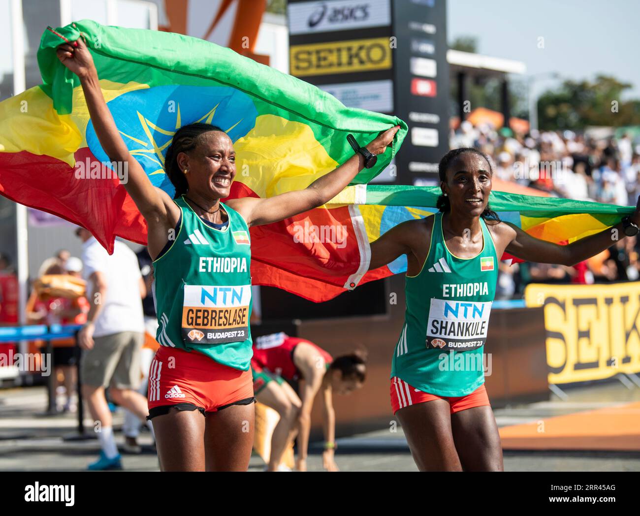 First female marathon runner hi-res stock photography and images - Alamy
