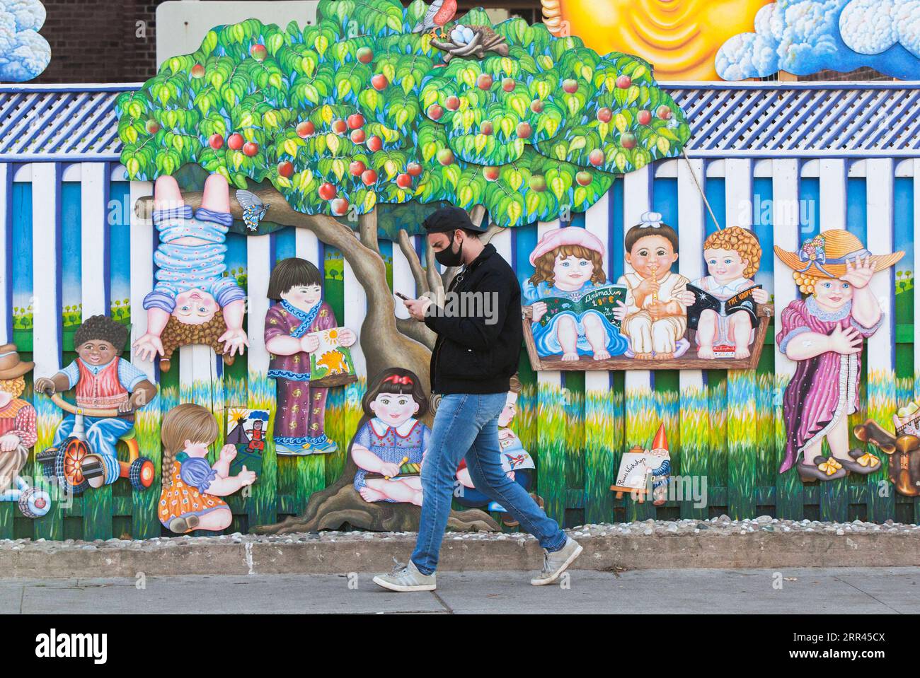 Justin trudeau mask hi-res stock photography and images - Alamy