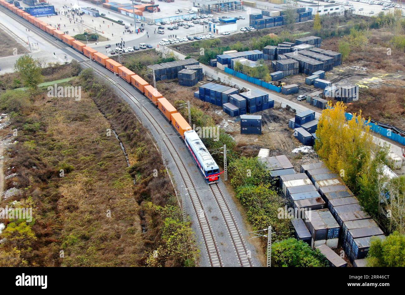 201121 -- ZHENGZHOU, Nov. 21, 2020 -- Aerial photo shows a China-Europe ...