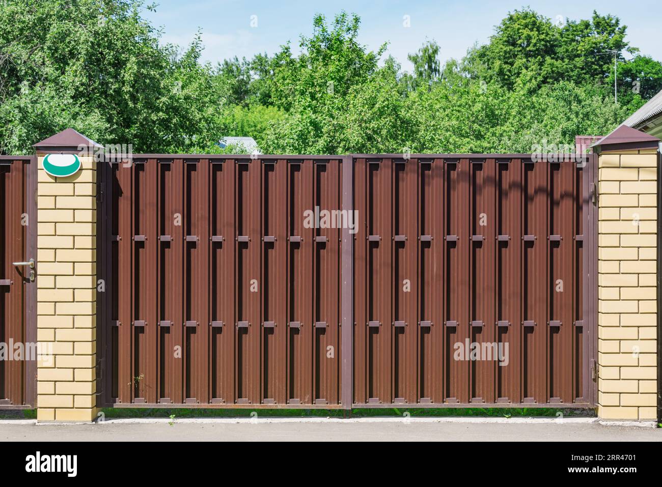 Suburbia house gate hi-res stock photography and images - Alamy