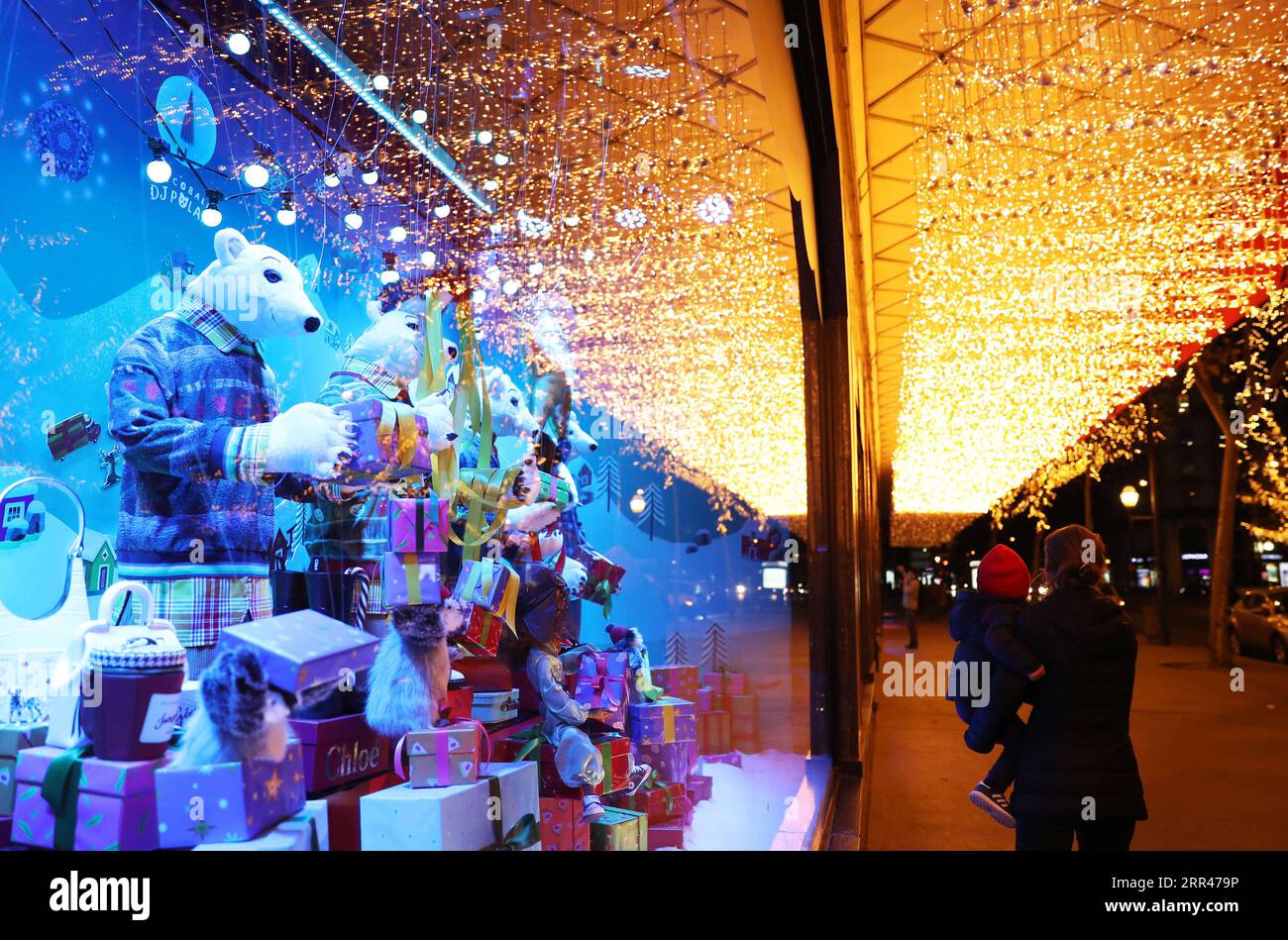201123 -- PARIS, Nov. 23, 2020 -- Pedestrians walk past the Christmas ...