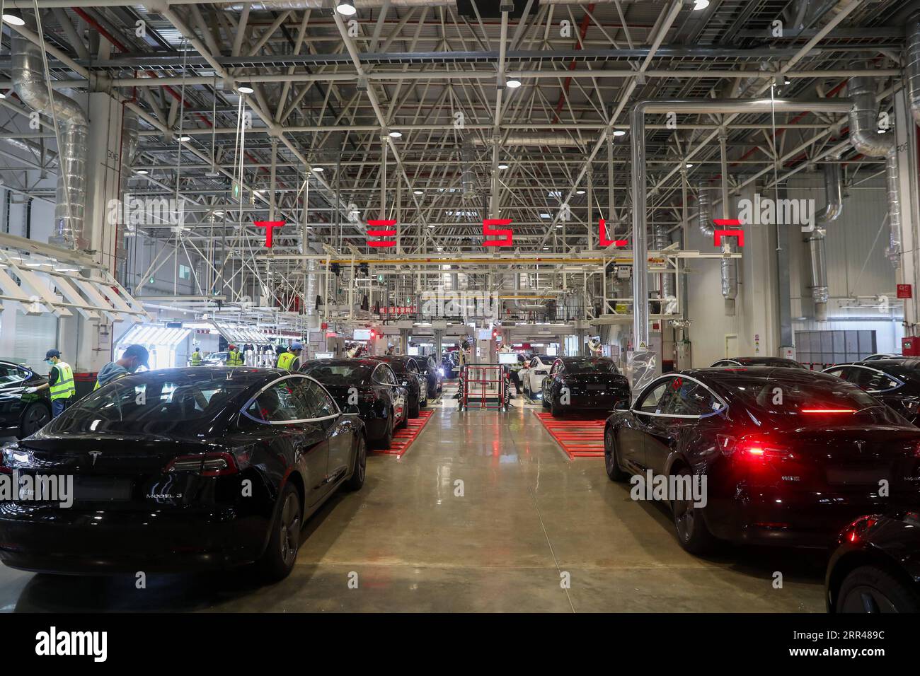 Tesla gigafactory construction hi-res stock photography and images - Alamy