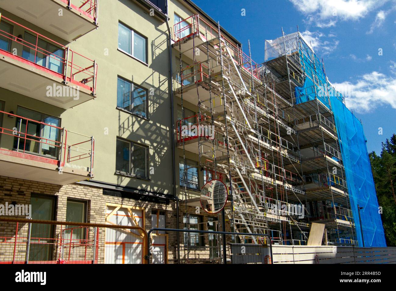 Building construction site, look up view Stock Photo - Alamy