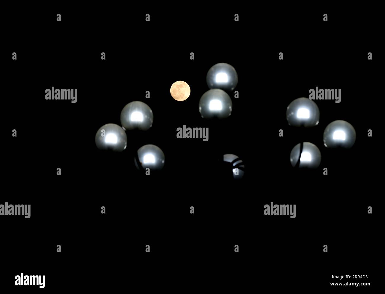 201130 -- MYANMAR, Nov. 30, 2020 -- A full moon is pictured in Yangon ...