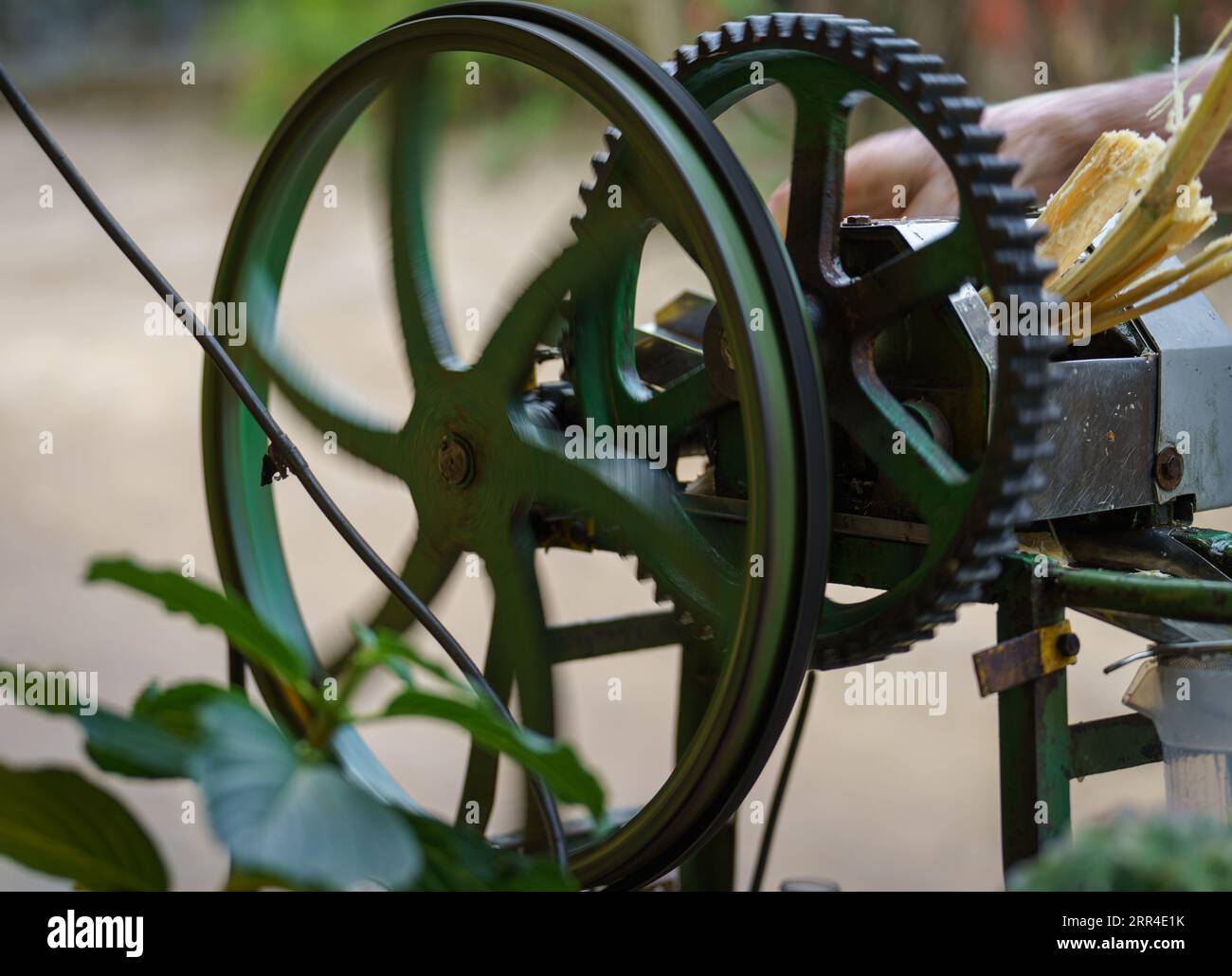 Mechanical extraction method hi-res stock photography and images - Alamy