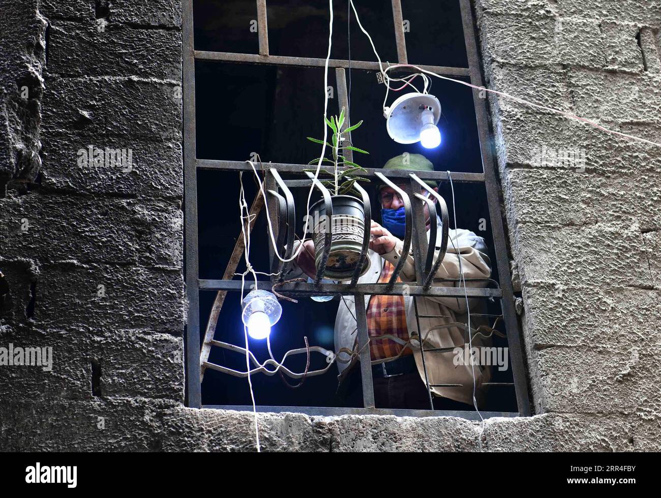 Humanitarian worker hi-res stock photography and images - Alamy