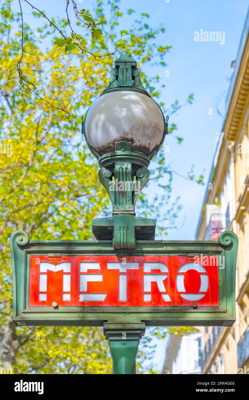 Transportation paris hi-res stock photography and images - Alamy