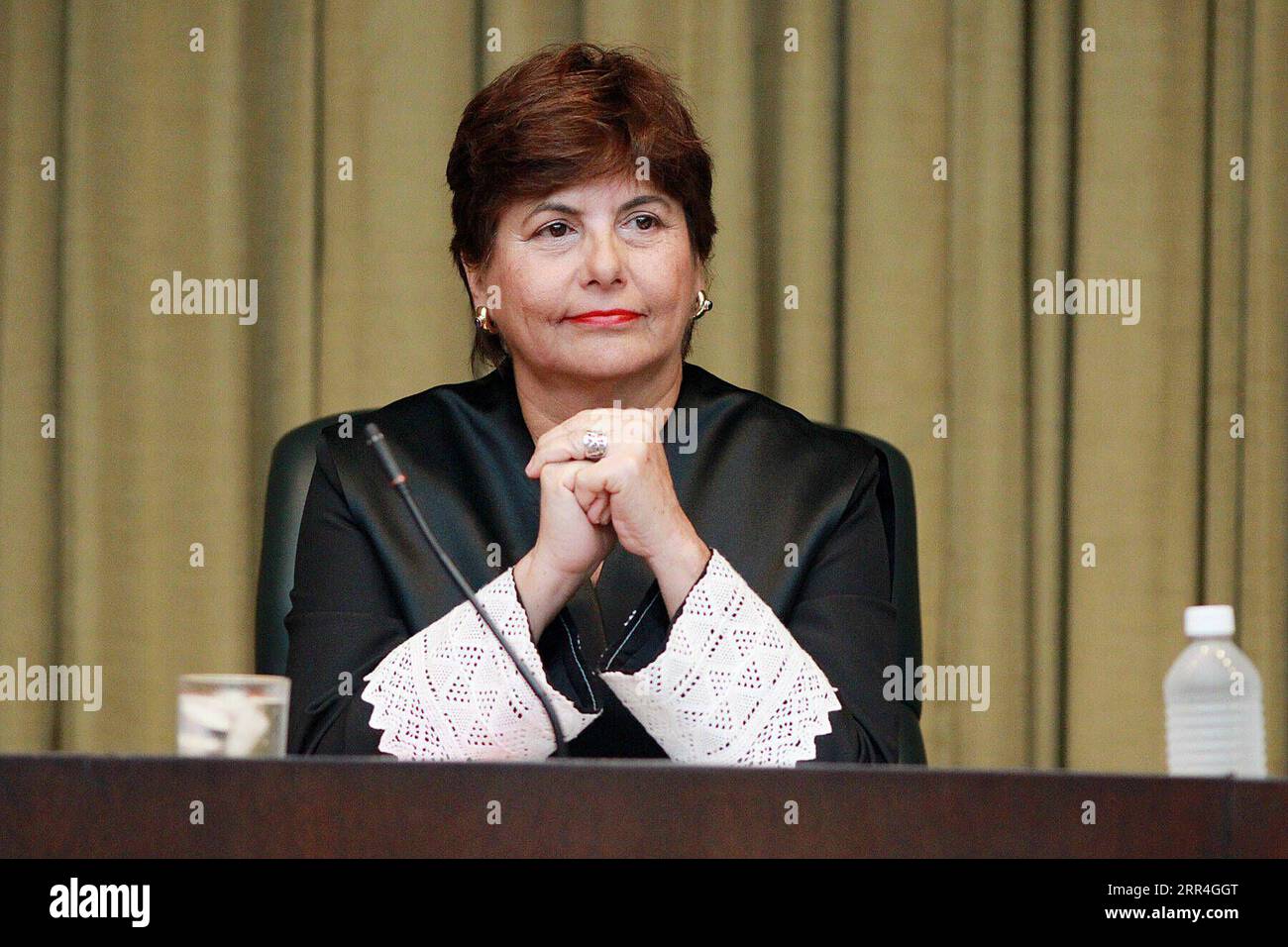 Nuevo proceso hi-res stock photography and images - Alamy