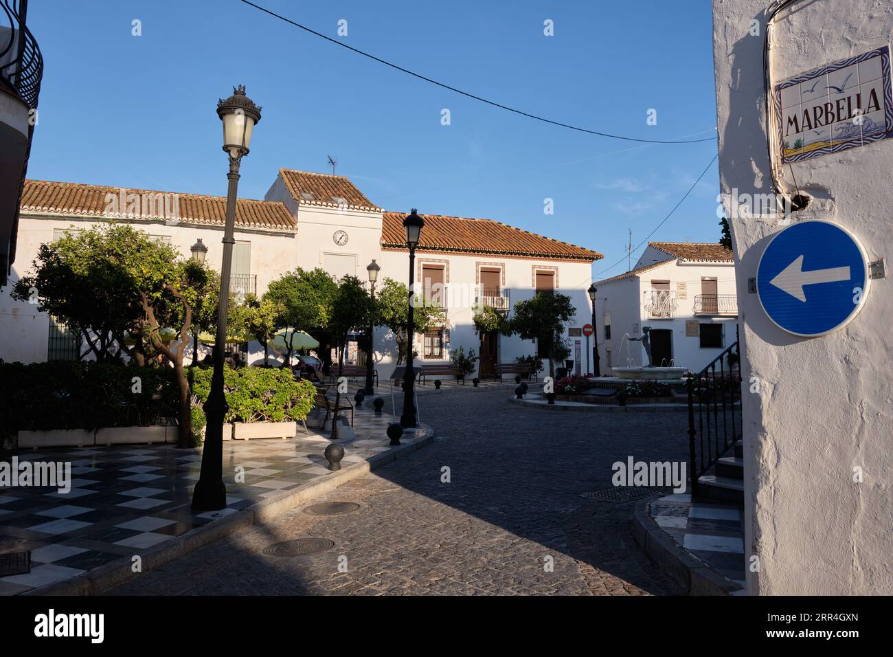 Plaza de pueblo hi-res stock photography and images - Alamy