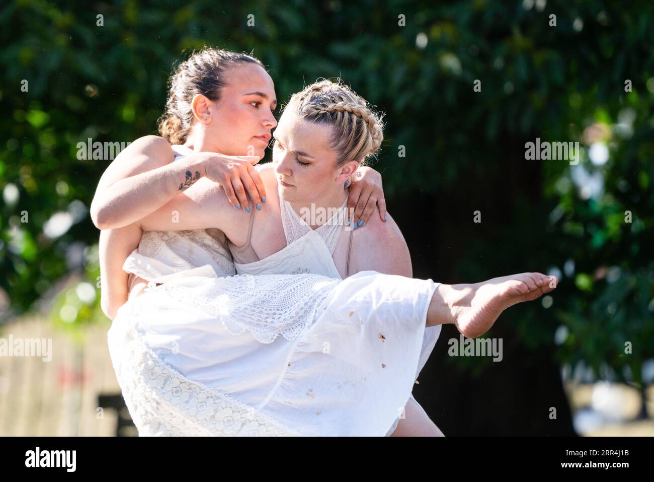 Acrobatic dance couple hi-res stock photography and images - Alamy