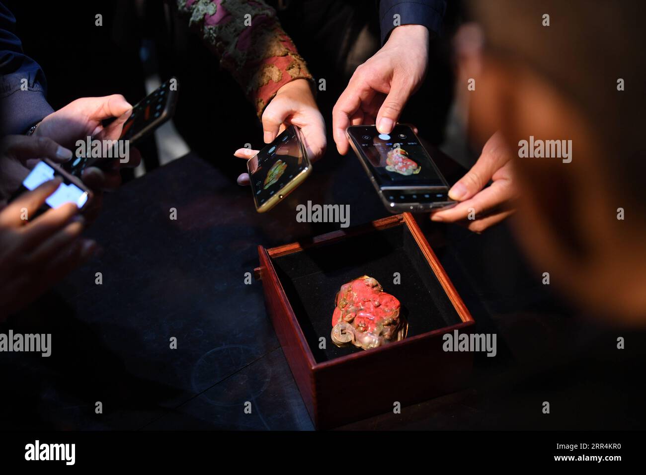 201208 -- HANGZHOU, Dec. 8, 2020 -- Visitors take photos of a piece of ...