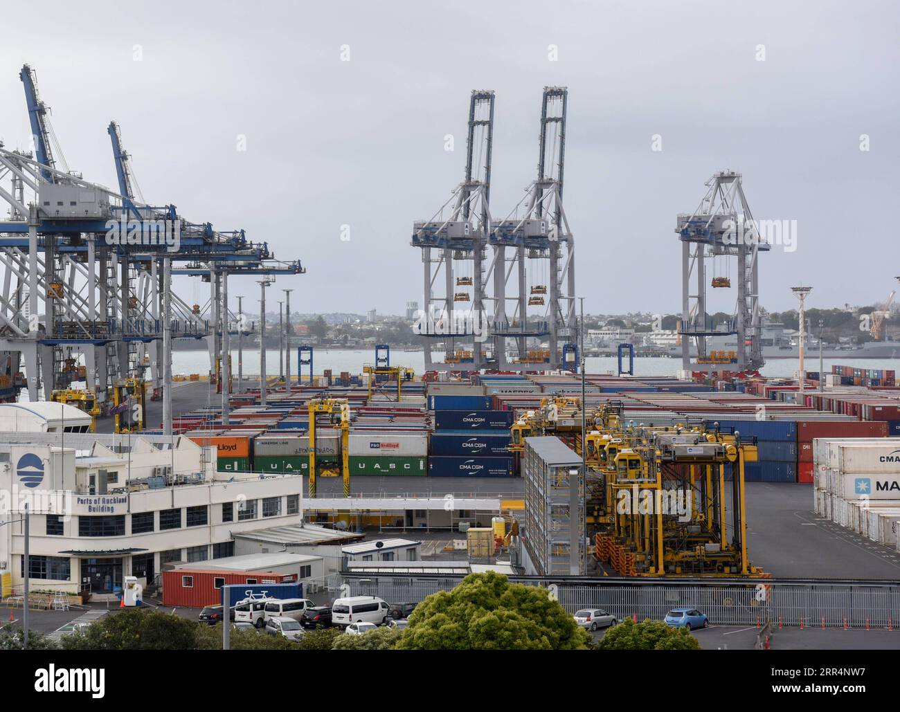 Container port congestion hi-res stock photography and images - Alamy