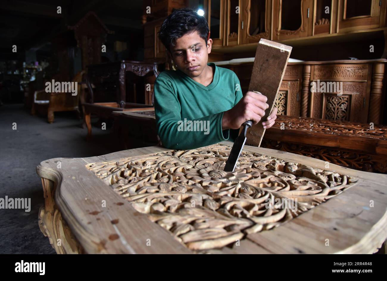 Walnut wood carving hi-res stock photography and images - Alamy