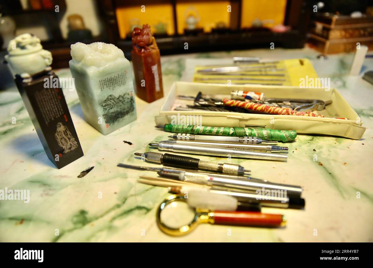 Micro sculptures hi-res stock photography and images - Alamy