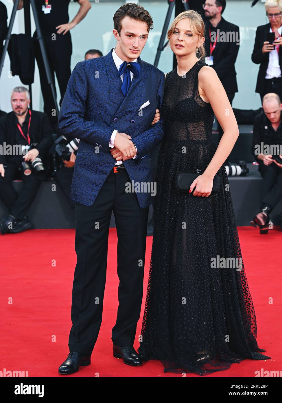 Dona dalle rose hi-res stock photography and images - Alamy