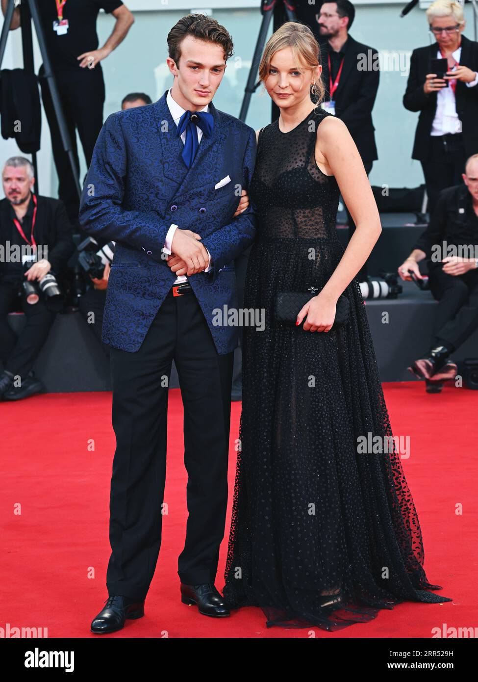 Dona dalle rose hi-res stock photography and images - Alamy