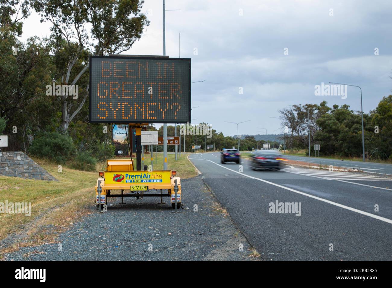 Canberra road sign hi-res stock photography and images - Alamy