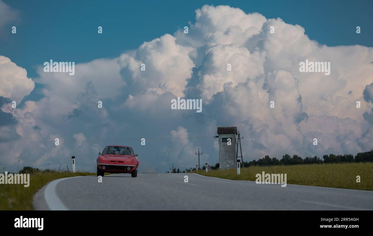 Beautiful road driving towards hi-res stock photography and images - Alamy