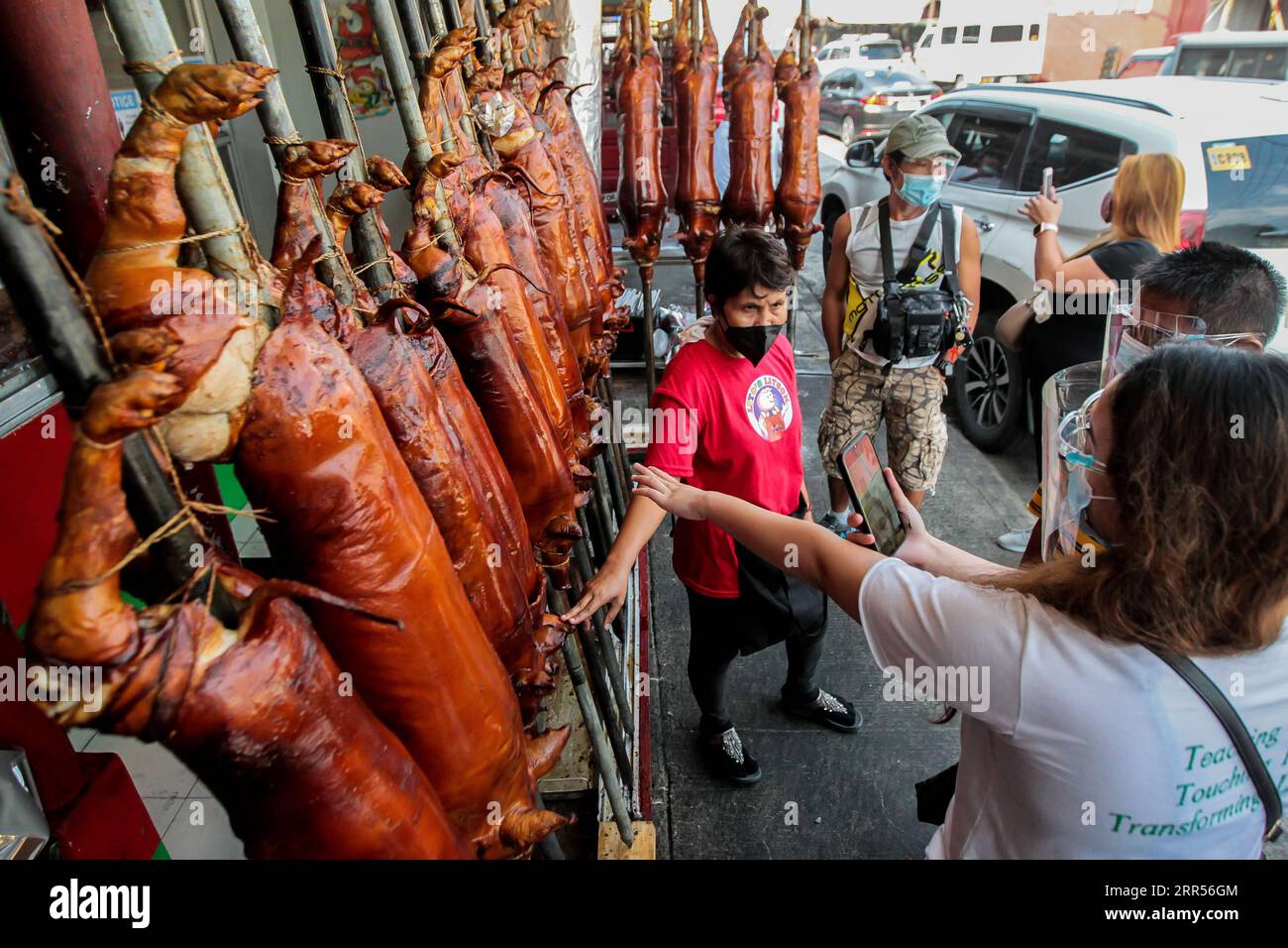 Filipino roasted pig hi-res stock photography and images - Alamy