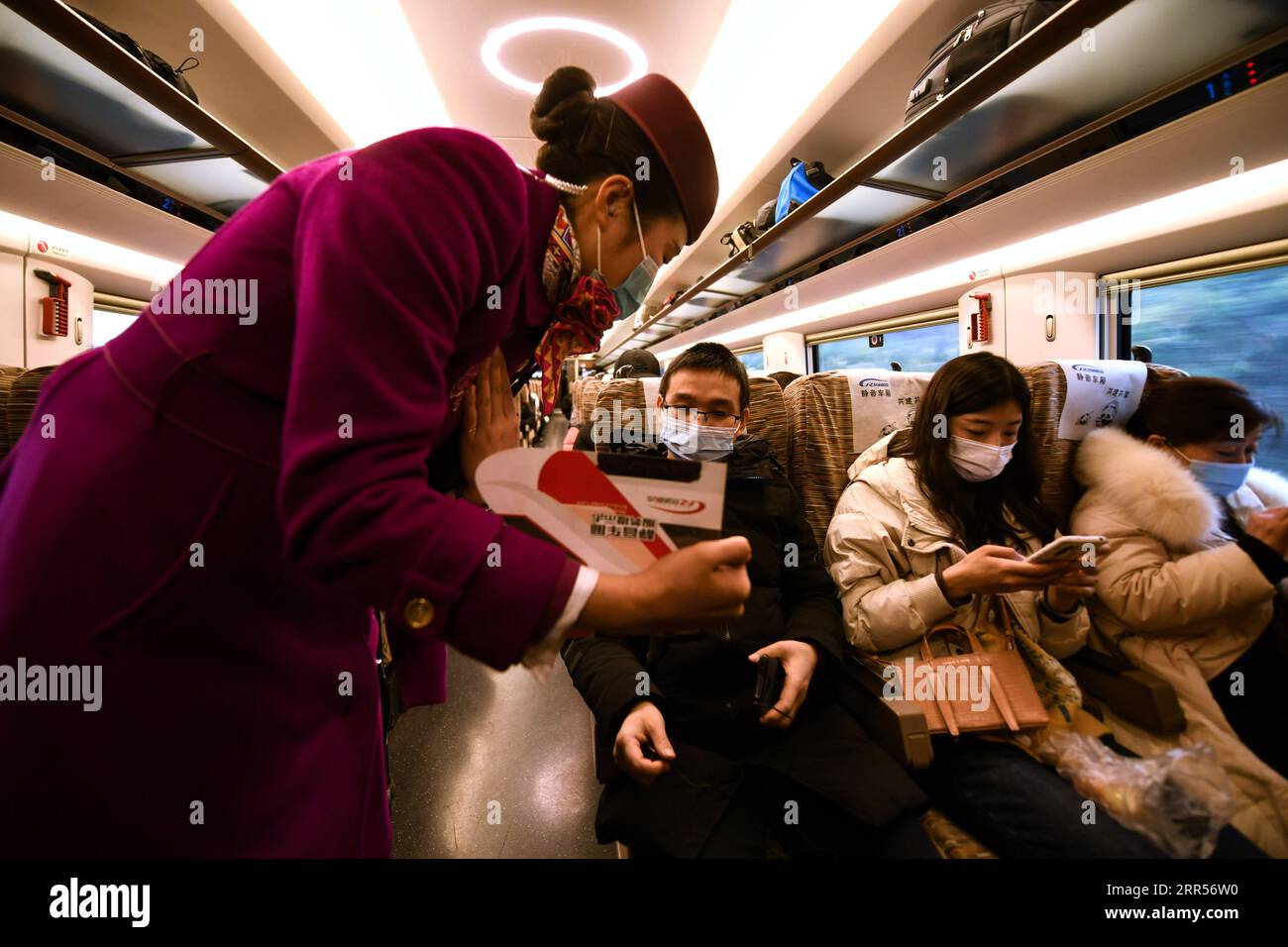 201224 -- CHENGDU, Dec. 24, 2020 -- Conductress Li Jing explains the ...