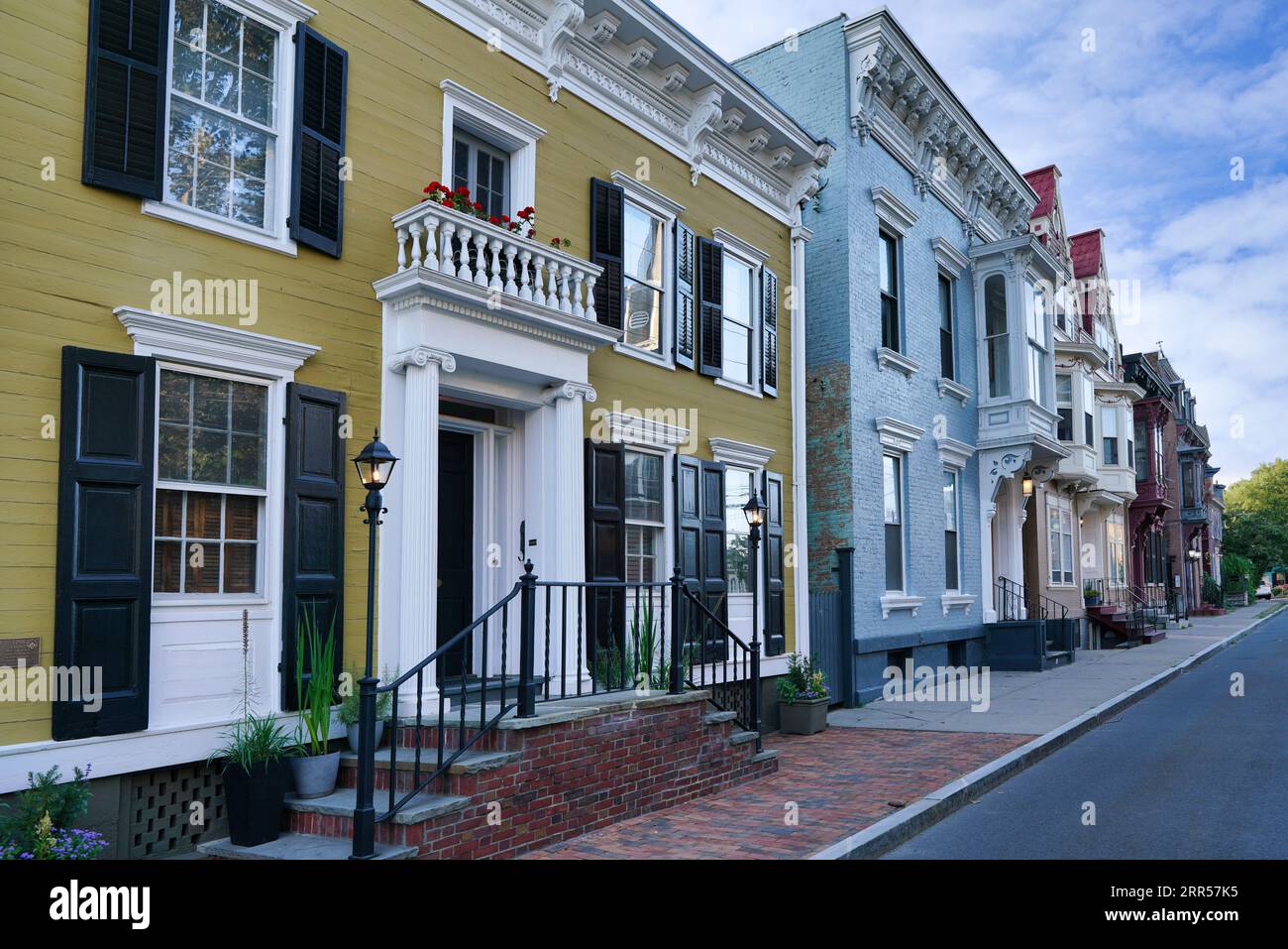 Street of well preserved house built in the 1700s, Schenectady, New ...