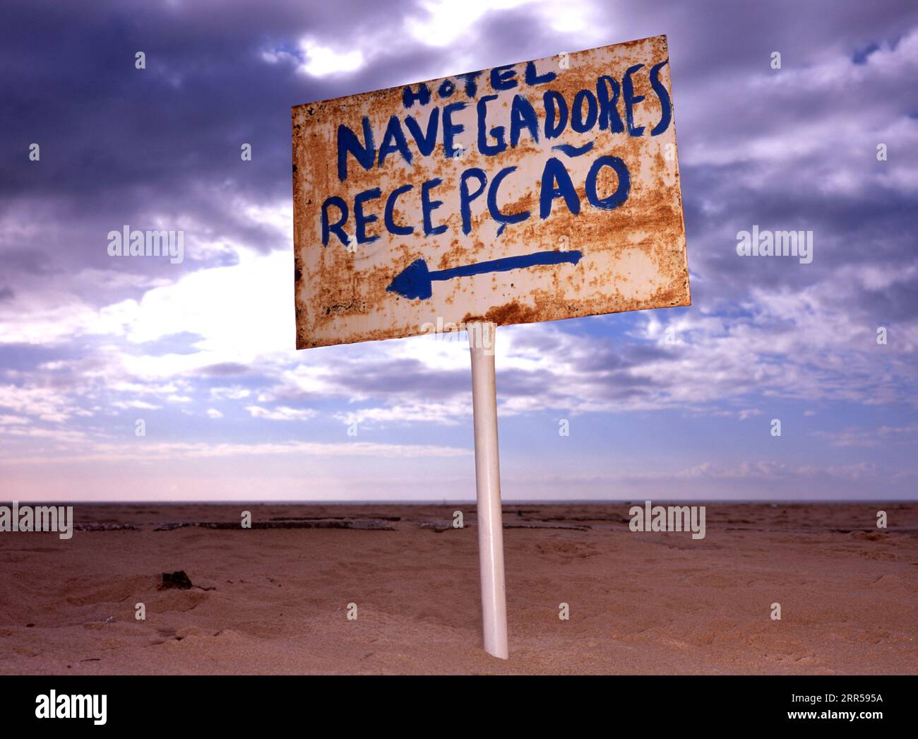 Rusty hotel sign hi-res stock photography and images - Alamy