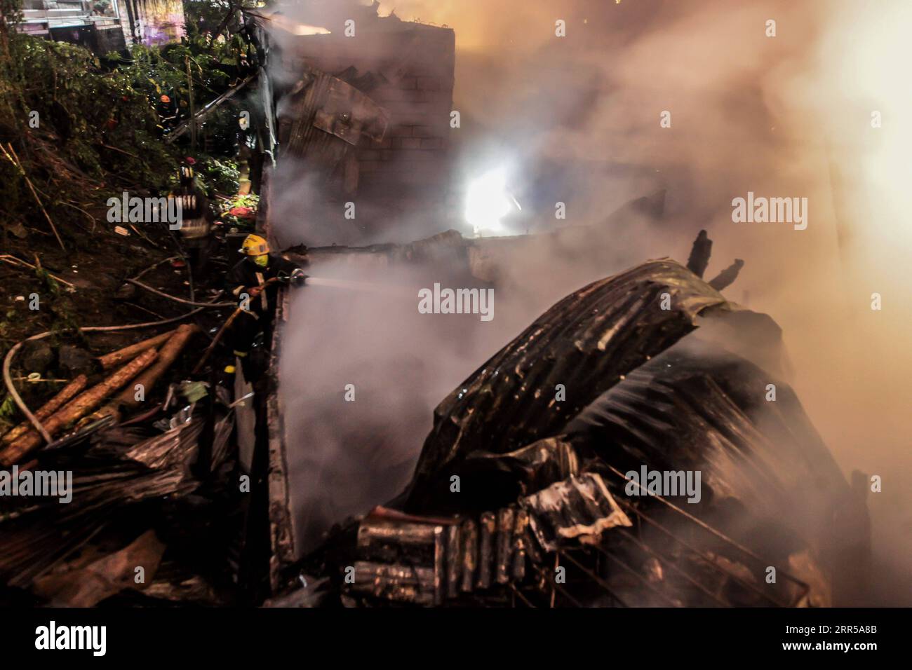 201229 -- MANILA, Dec. 29, 2020 -- Firefighters put out a fire ...