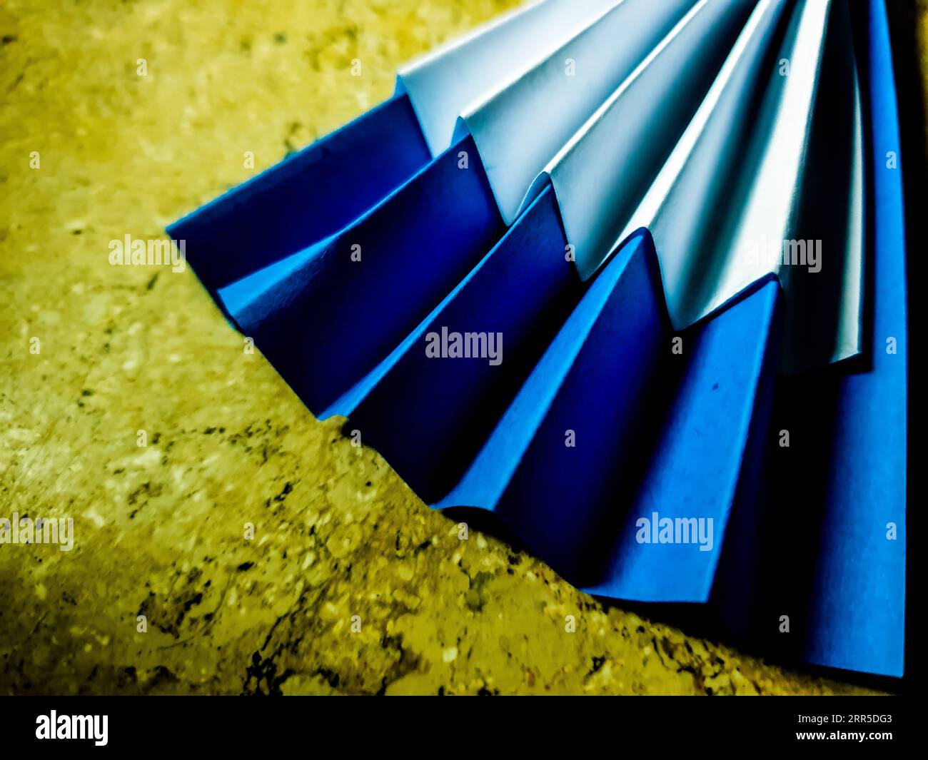 Folded paper fan art hi-res stock photography and images - Alamy