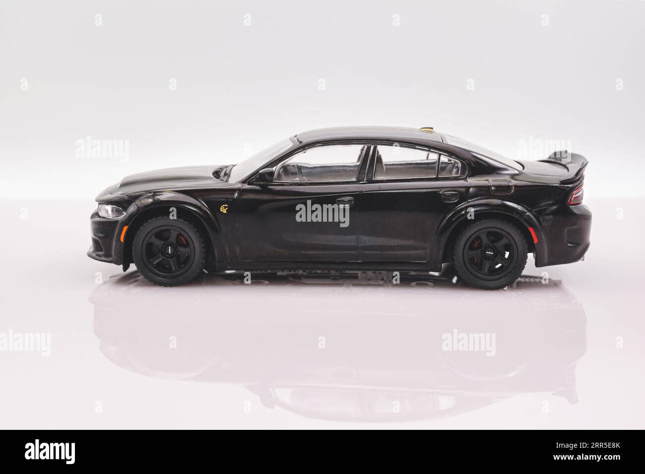 Fast&Furious Dodge Charger SRT Hellcat 1:43 model car, side view, white ...