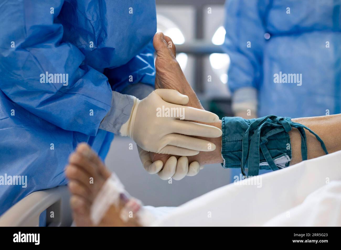 Icu patient hi-res stock photography and images - Alamy