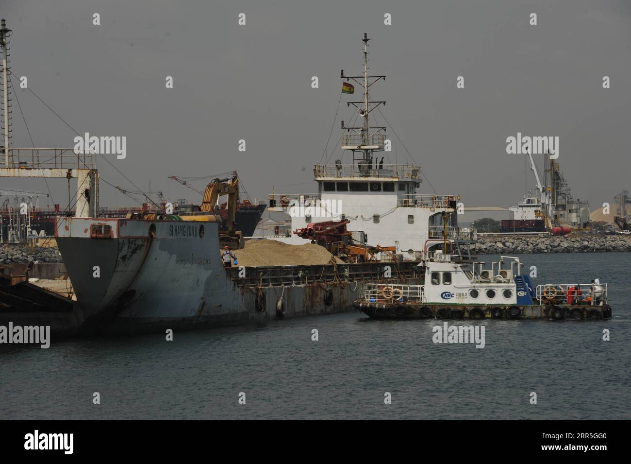 Lng terminal china hi-res stock photography and images - Alamy