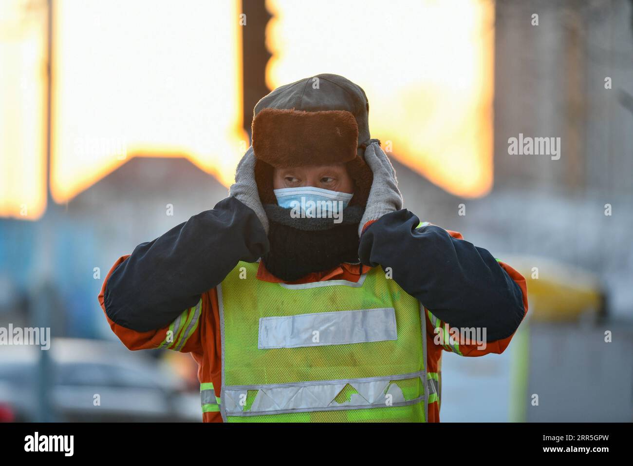 Workerscn hi-res stock photography and images - Alamy