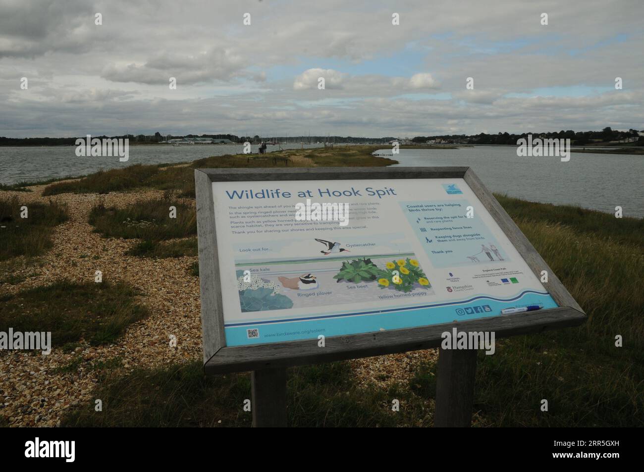 HOOK SPIT, THE COASTAL PATH AT HOOK, WARSASH, HAMPSHIRE PIC MIKE WALKER ...