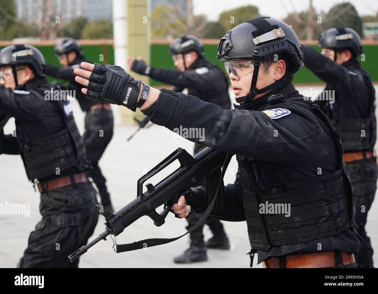 Chinese swat hi-res stock photography and images - Alamy