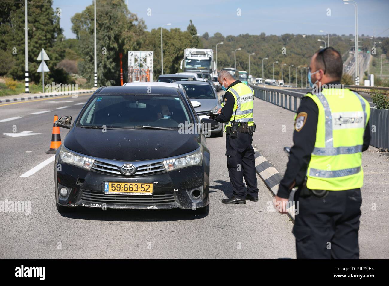 Israel covid 19 lockdown lifted 2021 hi-res stock photography and ...