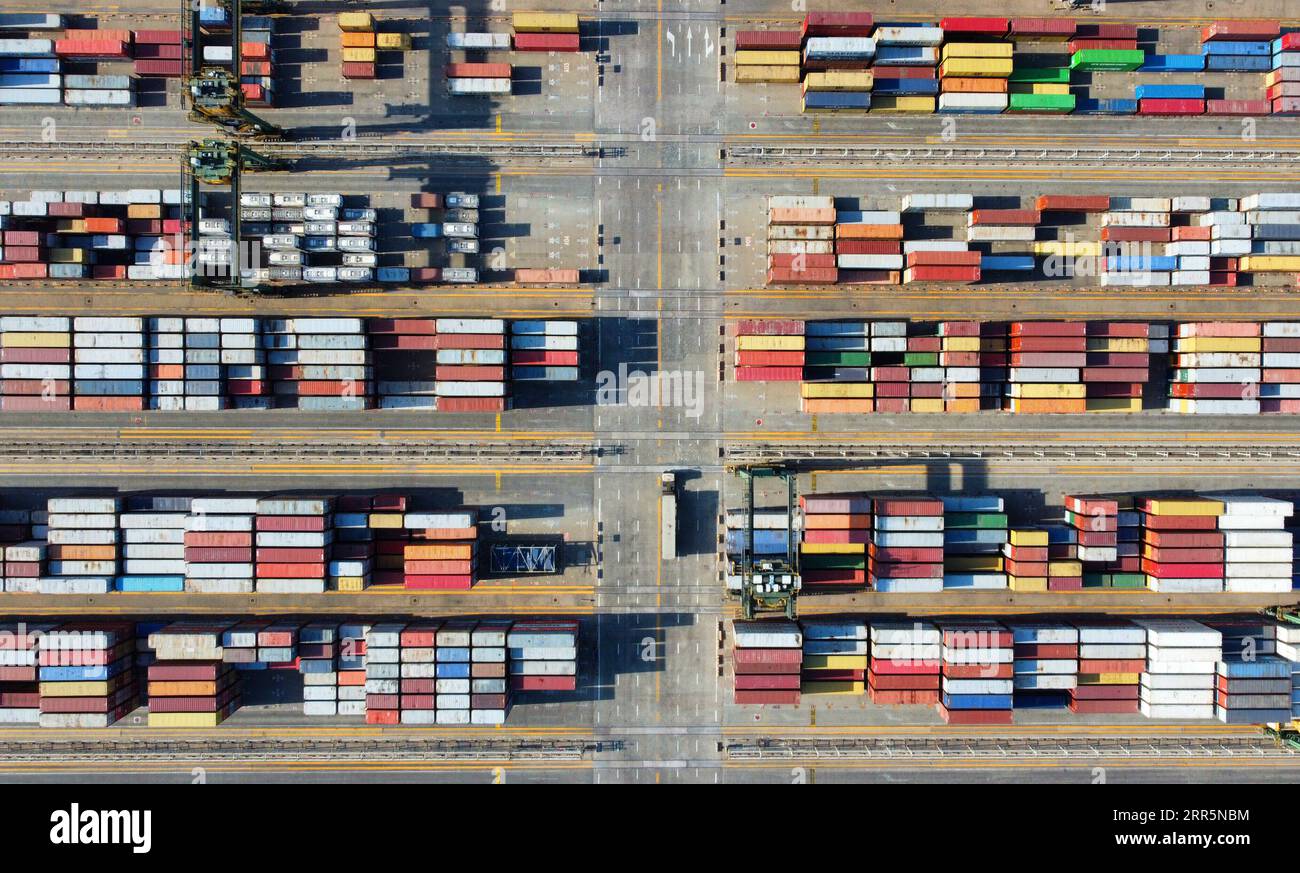 Aerial photo of containers hi-res stock photography and images - Alamy
