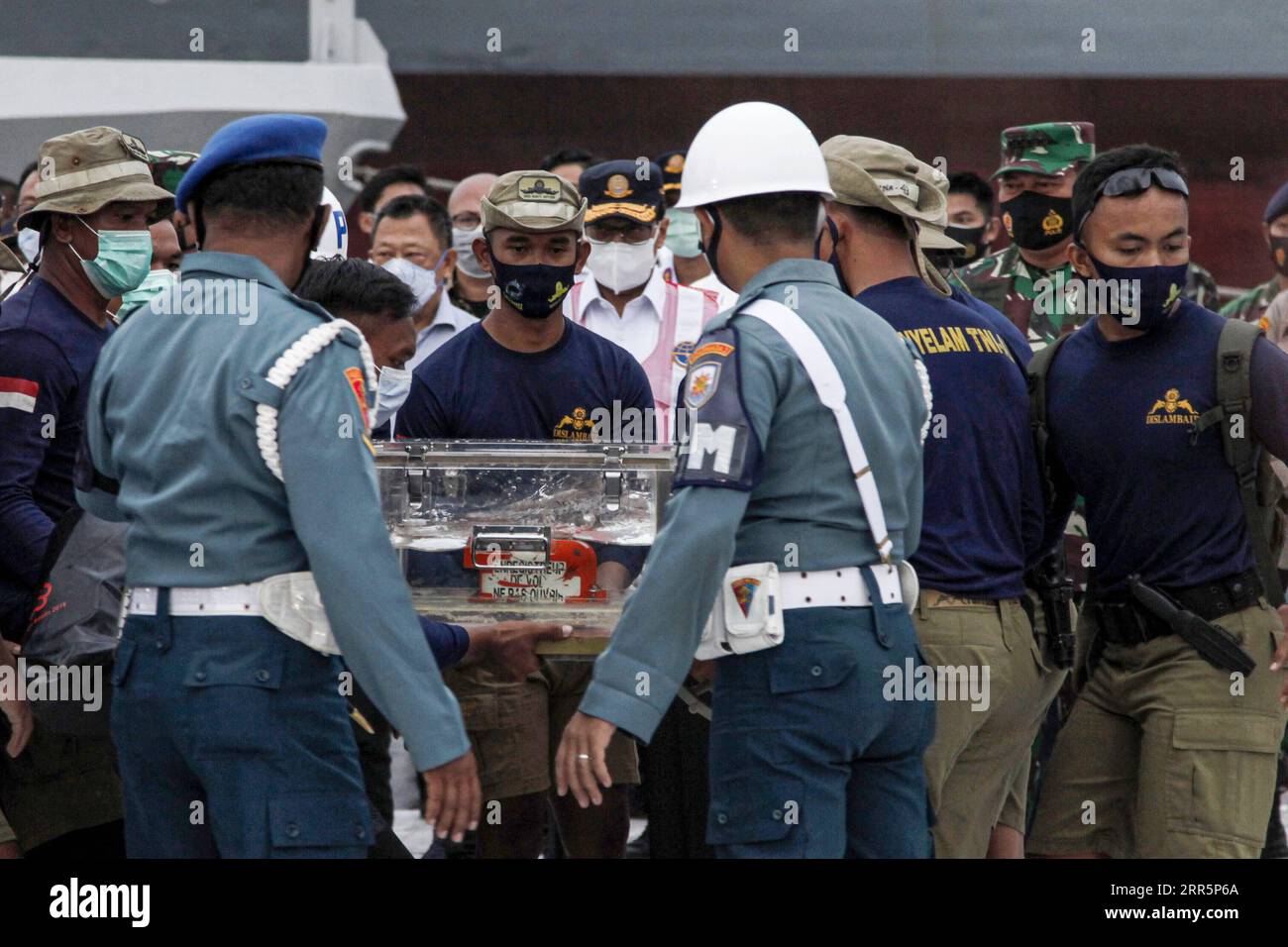 Black terminal spot hi-res stock photography and images - Alamy