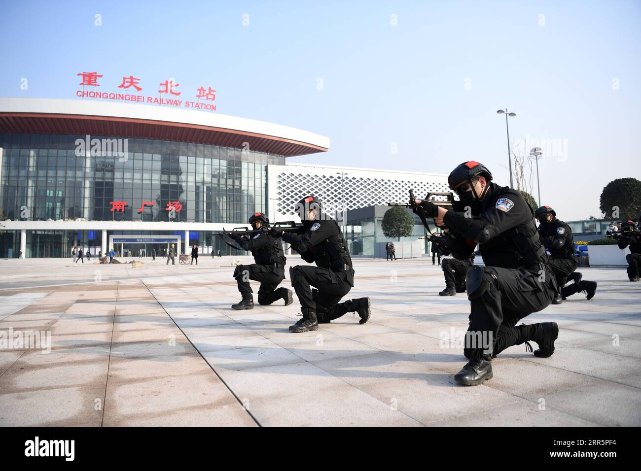 China police gun hi-res stock photography and images - Alamy