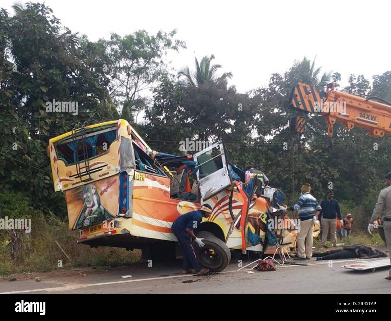 India dharwad minibus hi-res stock photography and images - Alamy