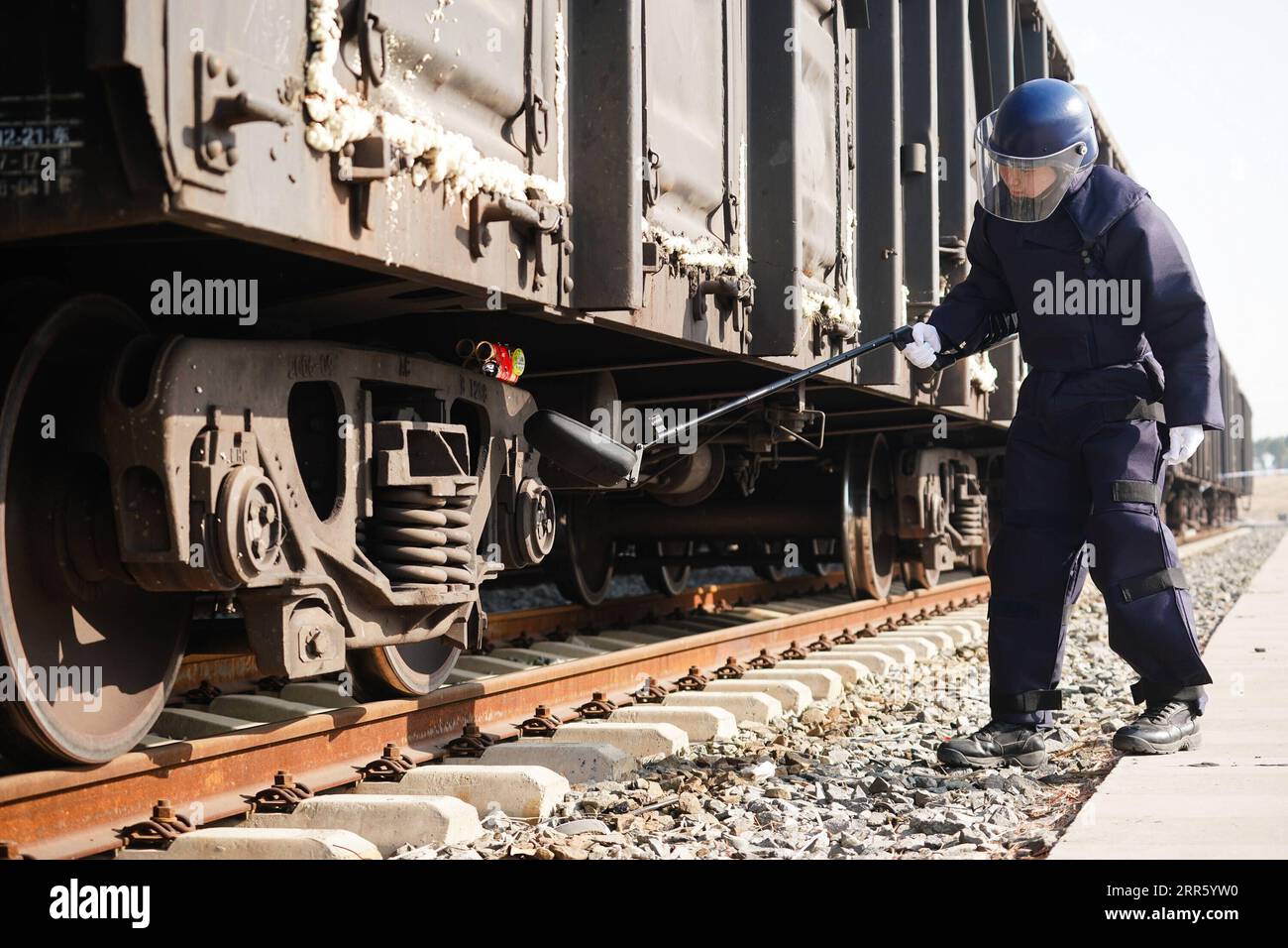 Bomb disposal team hi-res stock photography and images - Alamy
