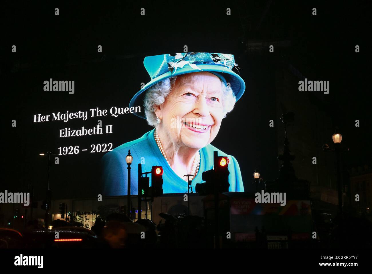 London, UK. 08 Sep 2022. A tribute to Queen Elizabeth II was display on ...
