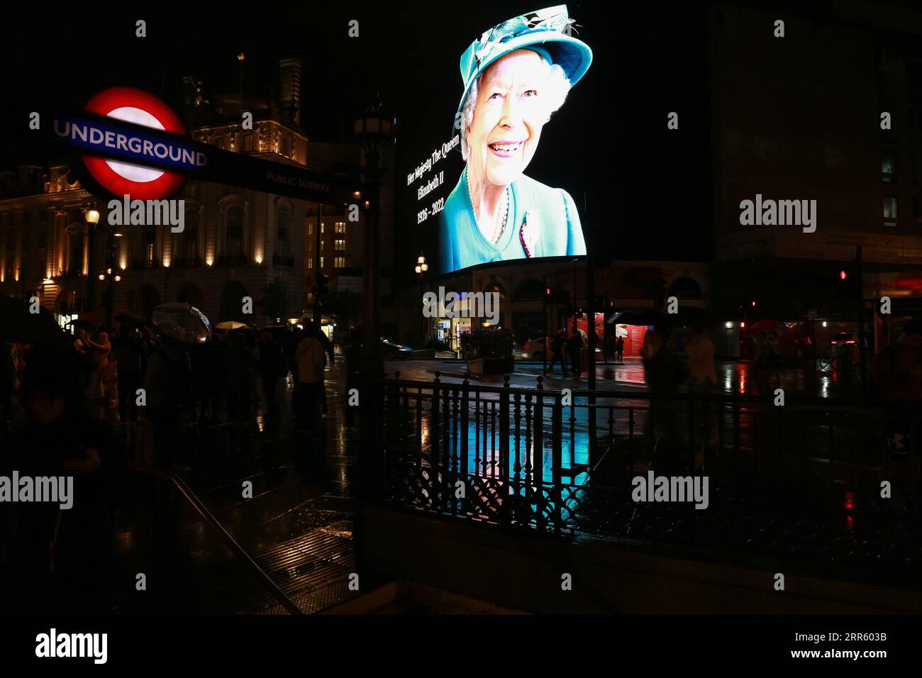 London, UK. 08 Sep 2022. A tribute to Queen Elizabeth II was display on ...