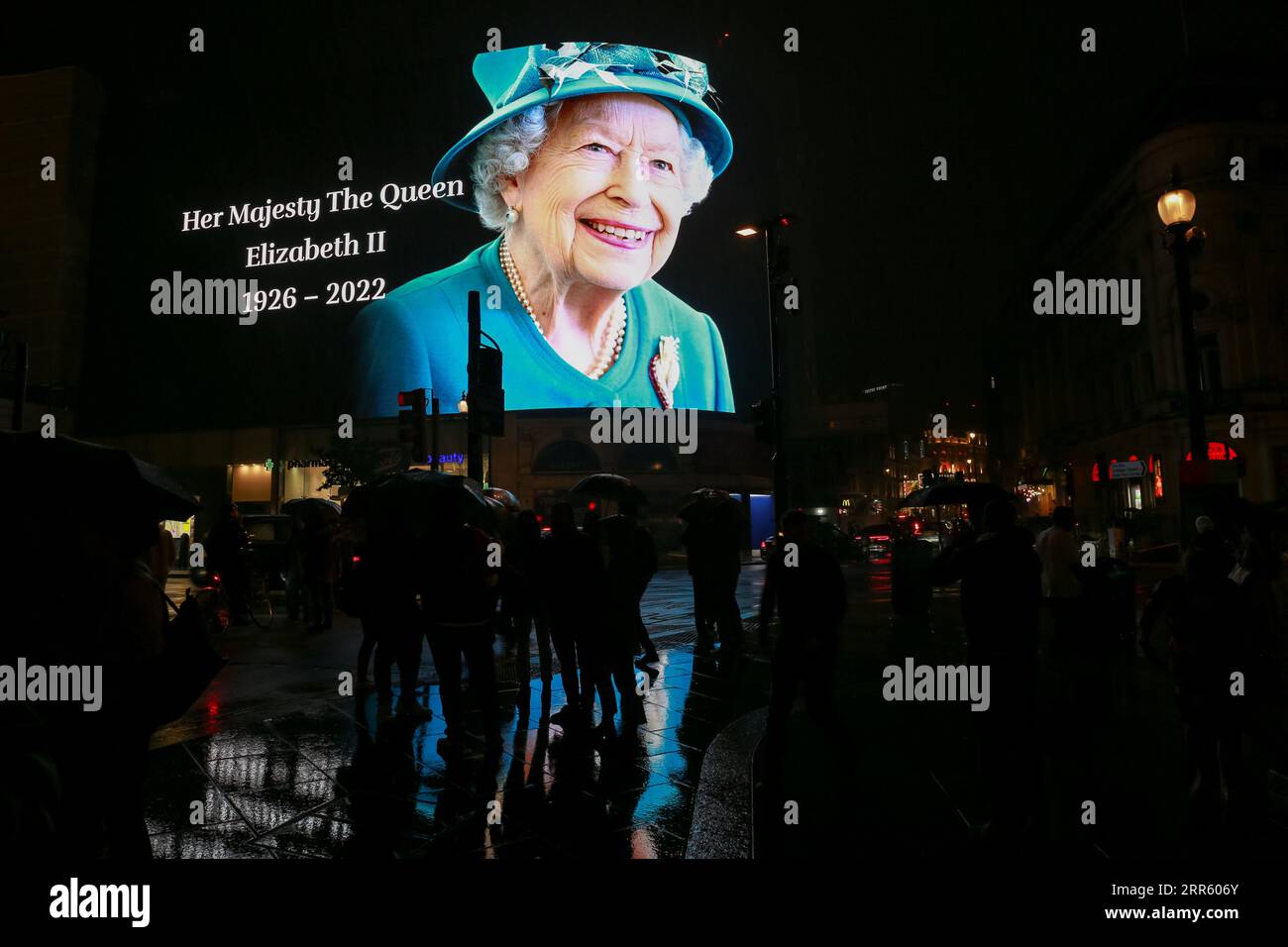 London, UK. 08 Sep 2022. A tribute to Queen Elizabeth II was display on ...