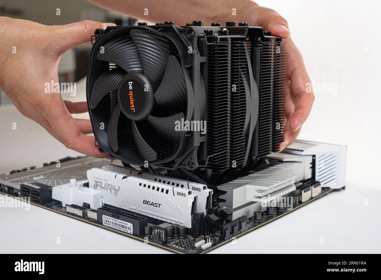 Installing a be quiet CPU cooler Dark Rock Pro 4 on the motherboard ...