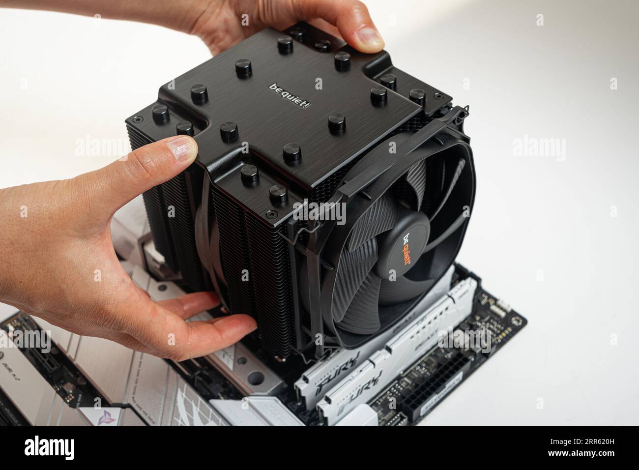 Installing a be quiet CPU cooler Dark Rock Pro 4 on the motherboard ...