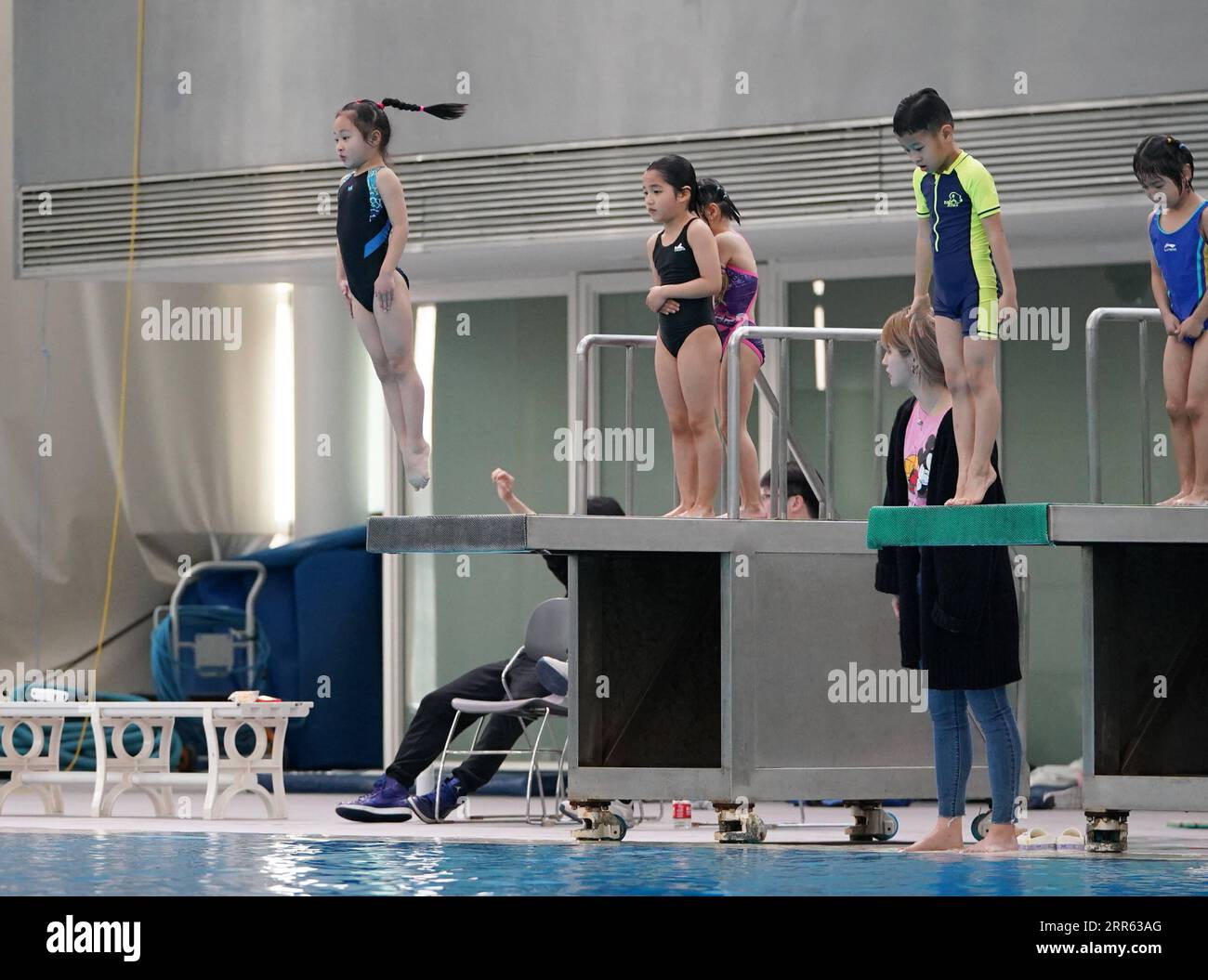 Platform diver training hi-res stock photography and images - Alamy