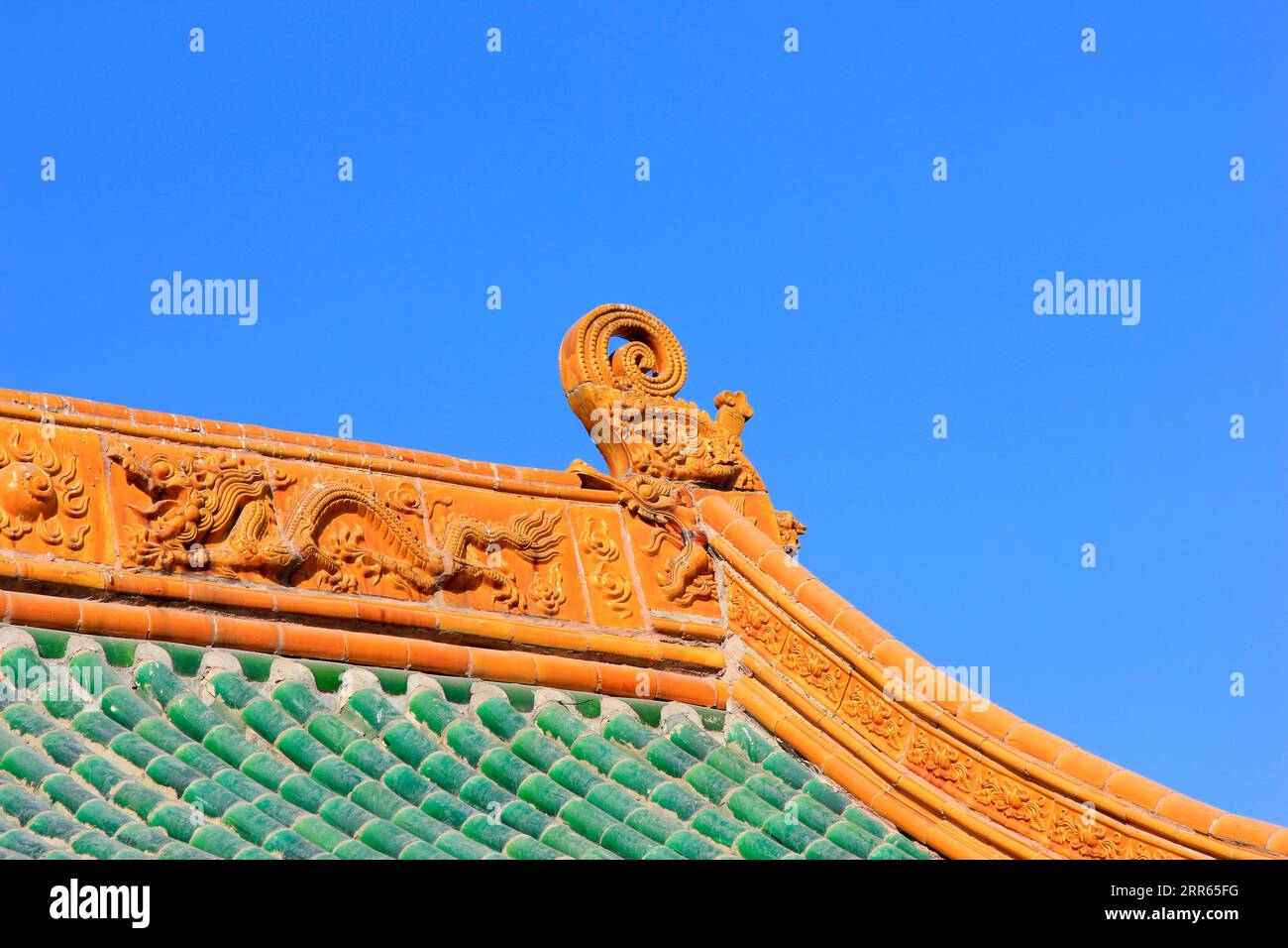 Temple roof tile texture in hi-res stock photography and images - Alamy